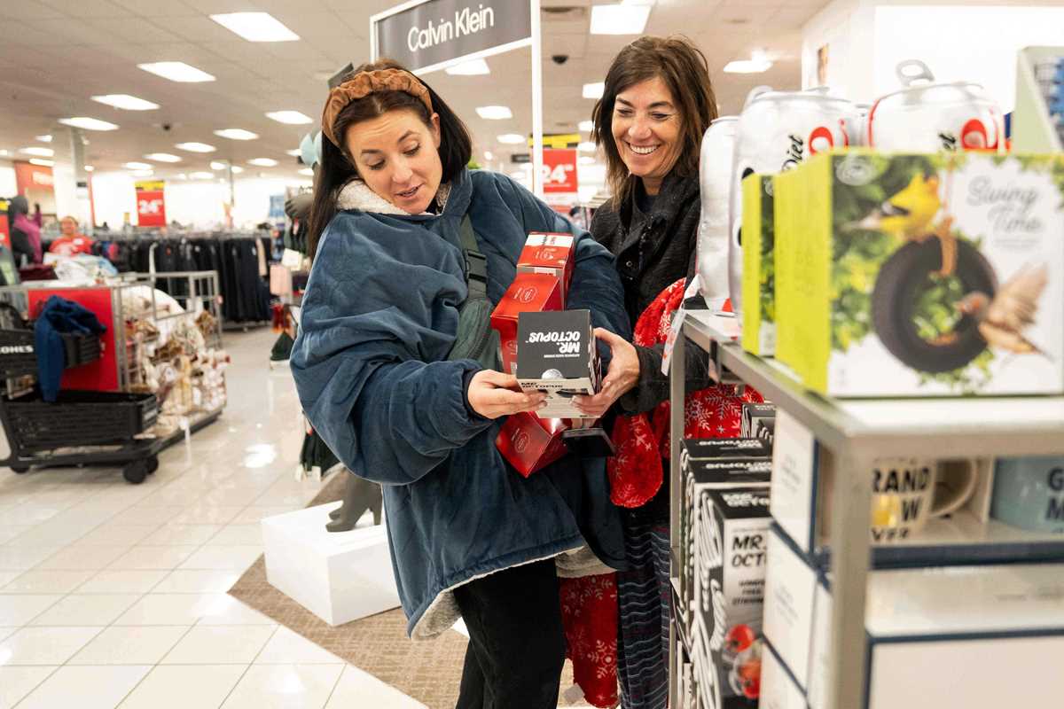 Photos capture enduring enthusiasm for Black Friday, the biggest ...