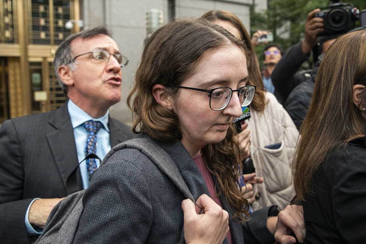Caroline Ellison begins 2-year sentence for her role in Bankman-Fried's ...