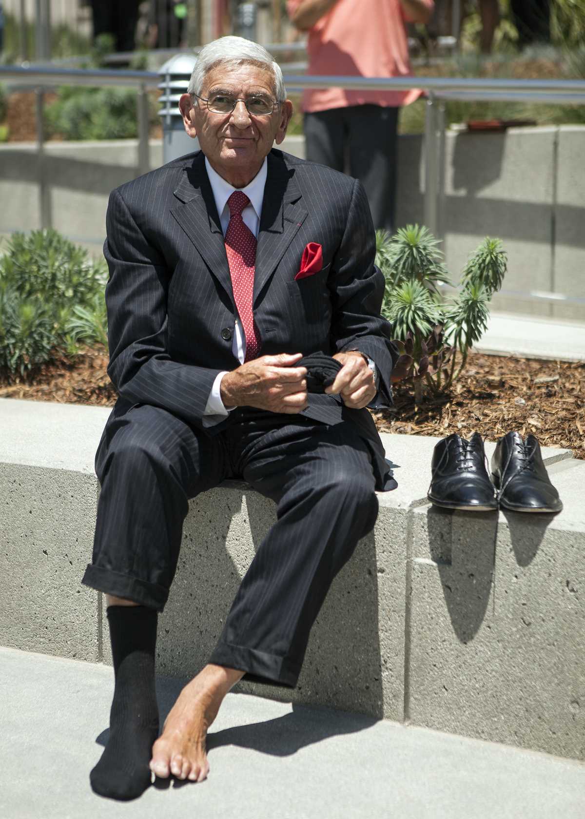 Eli Broad, billionaire entrepreneur who reshaped LA, dies