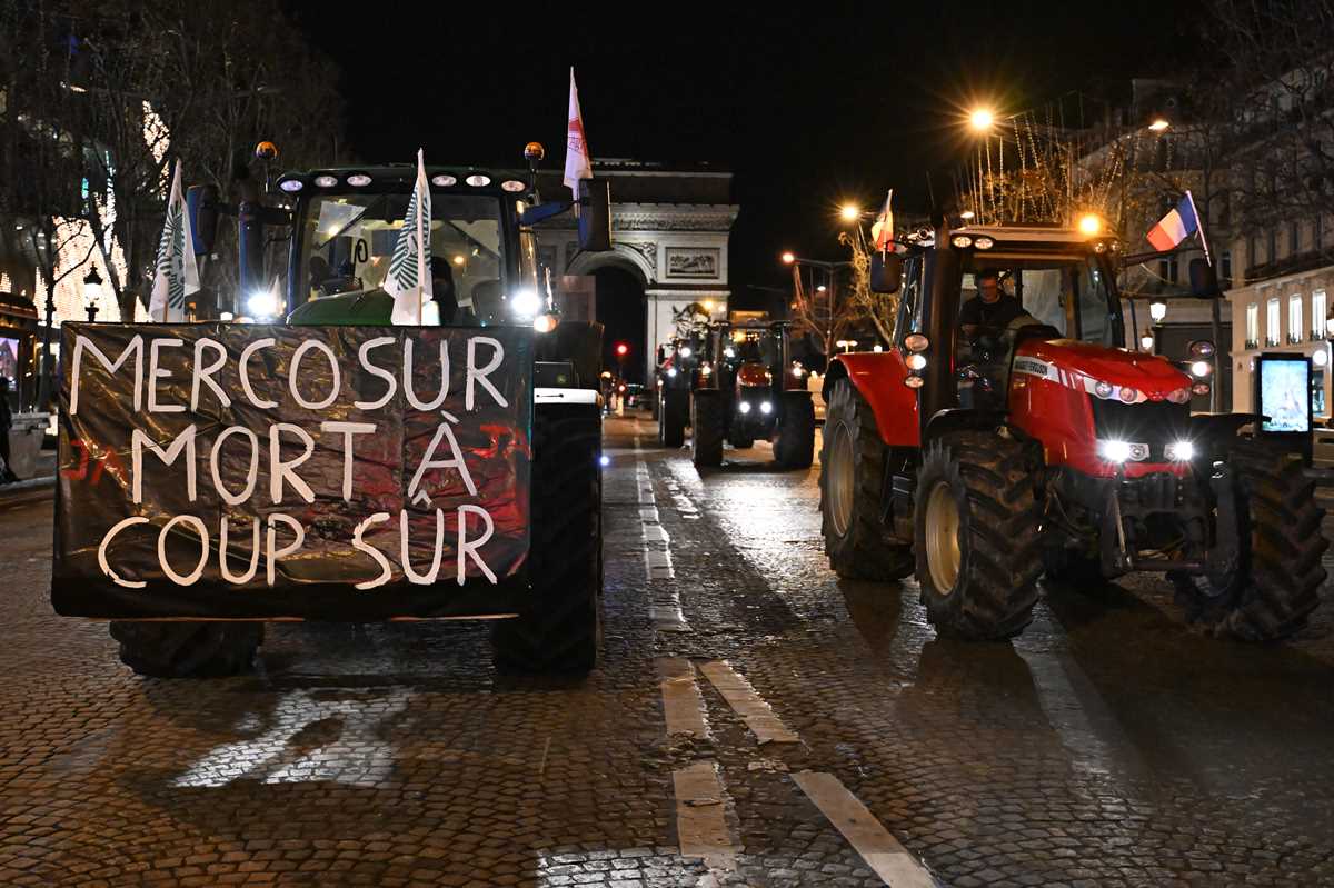 French farmers drive 350 tractors to Parliament to protest low incomes ...