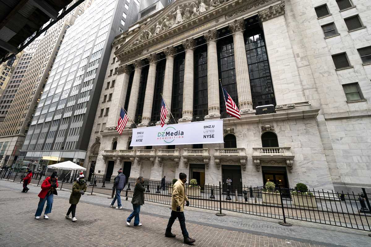 GameStop soars, and Wall Street bends under the pressure