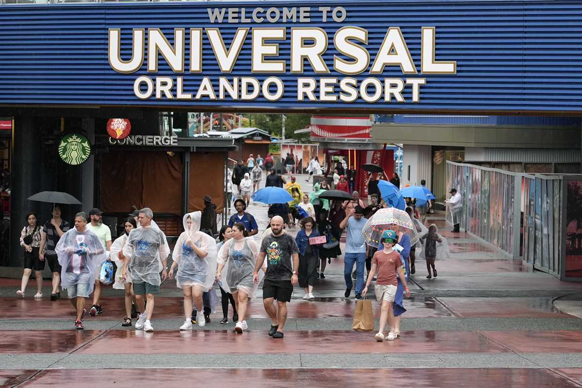 Disney World and other Orlando parks to reopen Friday after Hurricane ...