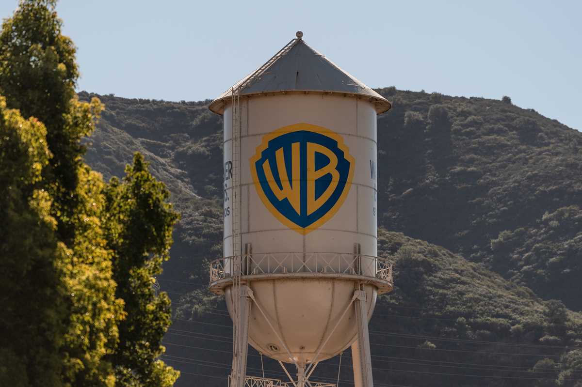 Paramount goes hostile in bid for Warner Bros., challenging a $72 ...