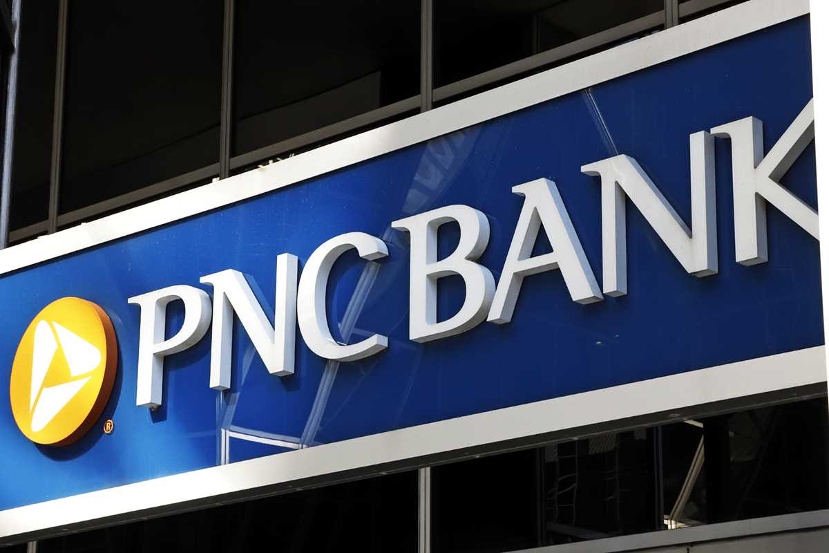 PNC to raise base wages to $18 an hour, latest bank to do so
