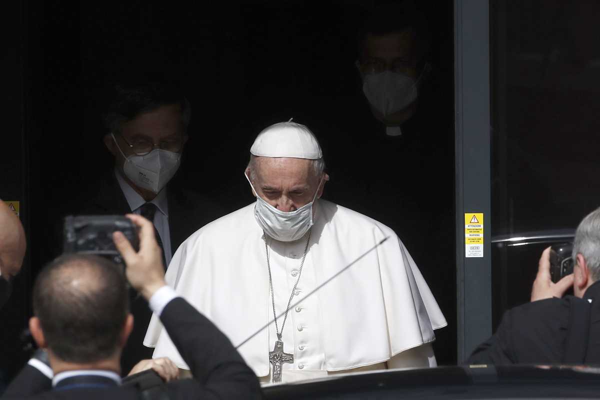 Pope to Vatican's own media workers: Who reads your news?