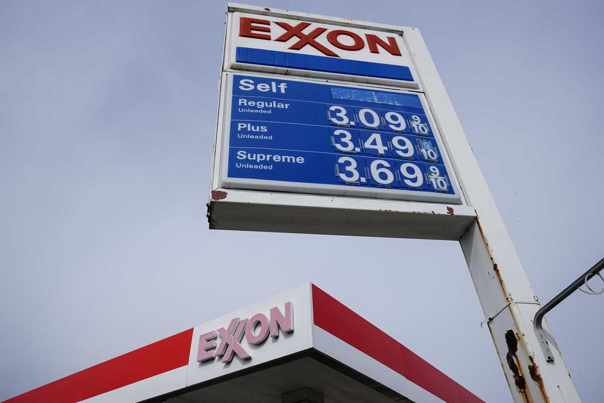 Profitable Exxon, Chevron emerge as global economy rebounds