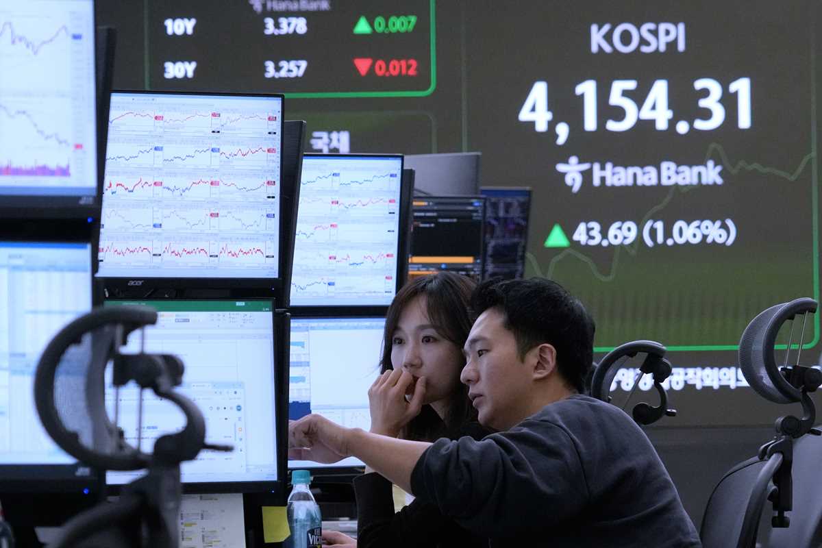 Tumbling tech stocks drag Wall Street to its worst day in 3 weeks