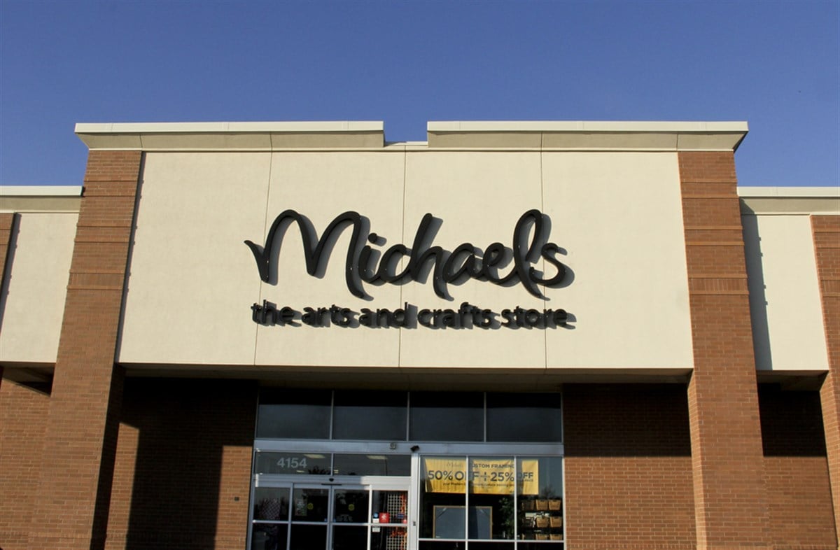 The Michaels Companies (NYSE: MIK) Stock is a Dual Narrative Play